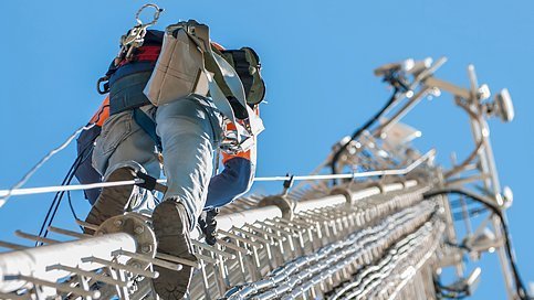 Obstruction Light Training & Support | Tower Maintenance Companies