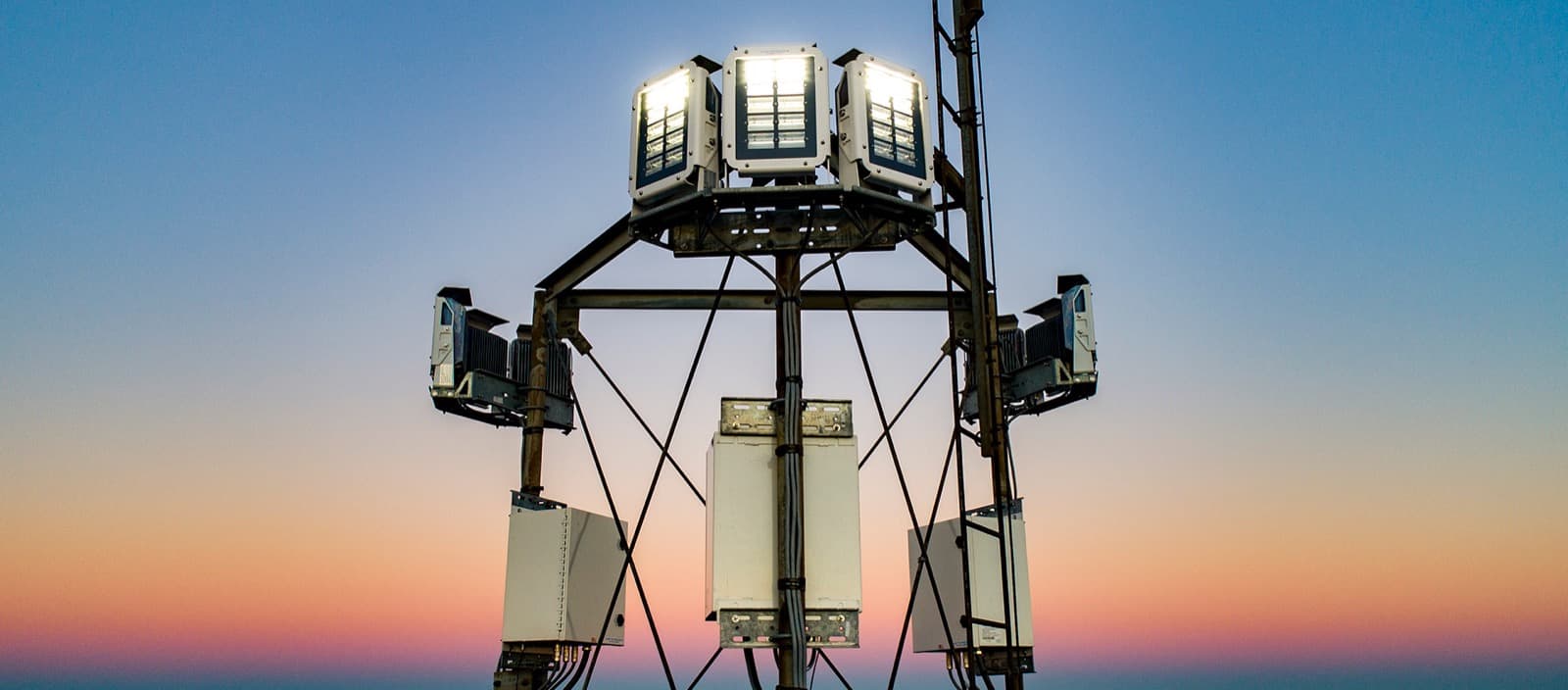 شراء أنظمة الإضاءة وقطع غيار إعاقة الطيران | Flash Technology